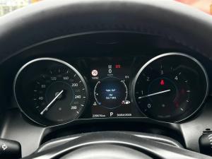 Black Jaguar XF 2017 in Jelgava, with an engine capacity of 2.00 L and mileage of 233 thousand km for 10990 €, photo 18 on AUTOMOTO.COM.LV