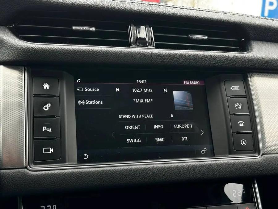 Black Jaguar XF 2017 in Jelgava, with an engine capacity of 2.00 L and mileage of 233 thousand km for 10990 €, photo 19 on AUTOMOTO.COM.LV