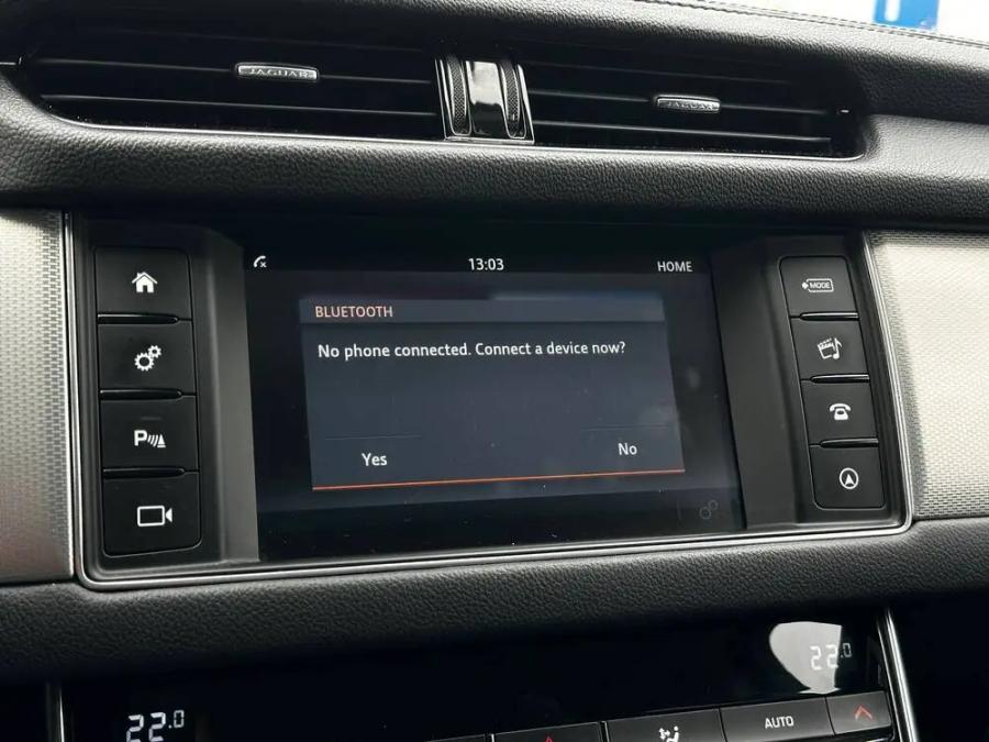 Black Jaguar XF 2017 in Jelgava, with an engine capacity of 2.00 L and mileage of 233 thousand km for 10990 €, photo 22 on AUTOMOTO.COM.LV
