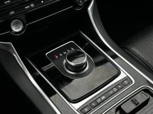 Black Jaguar XF 2017 in Jelgava, with an engine capacity of 2.00 L and mileage of 233 thousand km for 10990 €, photo 25 on AUTOMOTO.COM.LV