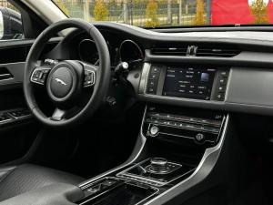 Black Jaguar XF 2017 in Jelgava, with an engine capacity of 2.00 L and mileage of 233 thousand km for 10990 €, photo 28 on AUTOMOTO.COM.LV