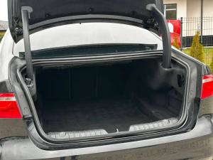 Black Jaguar XF 2017 in Jelgava, with an engine capacity of 2.00 L and mileage of 233 thousand km for 10990 €, photo 34 on AUTOMOTO.COM.LV