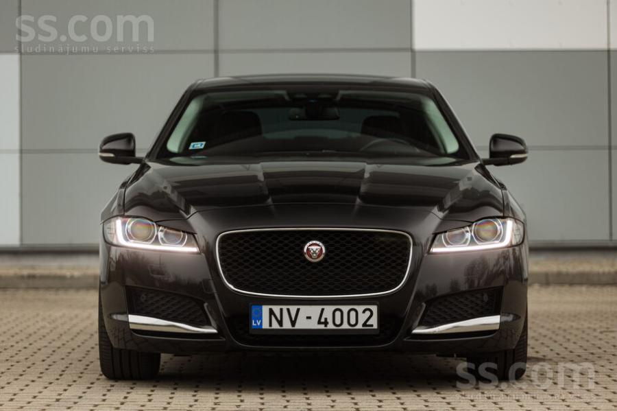 Black Jaguar XF 2017 in Jelgava, with an engine capacity of 2.00 L and mileage of 233 thousand km for 10950 €, photo 3 on AUTOMOTO.COM.LV