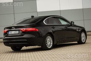 Black Jaguar XF 2017 in Jelgava, with an engine capacity of 2.00 L and mileage of 233 thousand km for 10950 €, photo 5 on AUTOMOTO.COM.LV