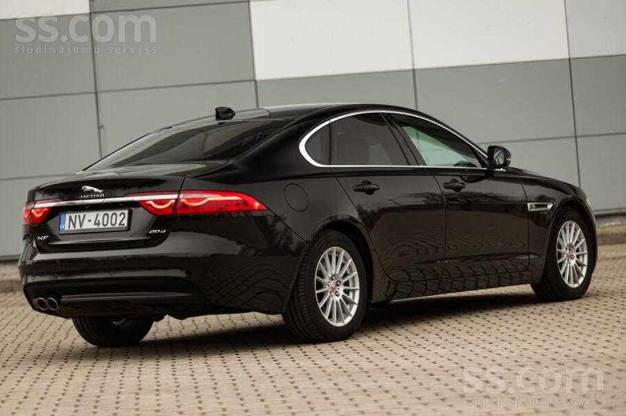 Black Jaguar XF 2017 in Jelgava, with an engine capacity of 2.00 L and mileage of 233 thousand km for 10950 €, photo 5 on AUTOMOTO.COM.LV
