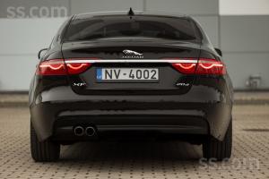 Black Jaguar XF 2017 in Jelgava, with an engine capacity of 2.00 L and mileage of 233 thousand km for 10950 €, photo 6 on AUTOMOTO.COM.LV