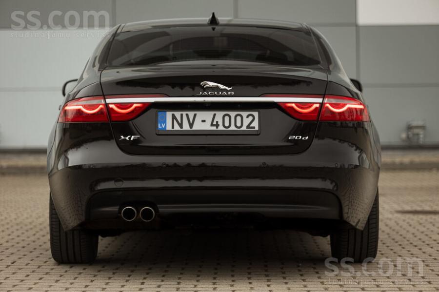 Black Jaguar XF 2017 in Jelgava, with an engine capacity of 2.00 L and mileage of 233 thousand km for 10950 €, photo 6 on AUTOMOTO.COM.LV