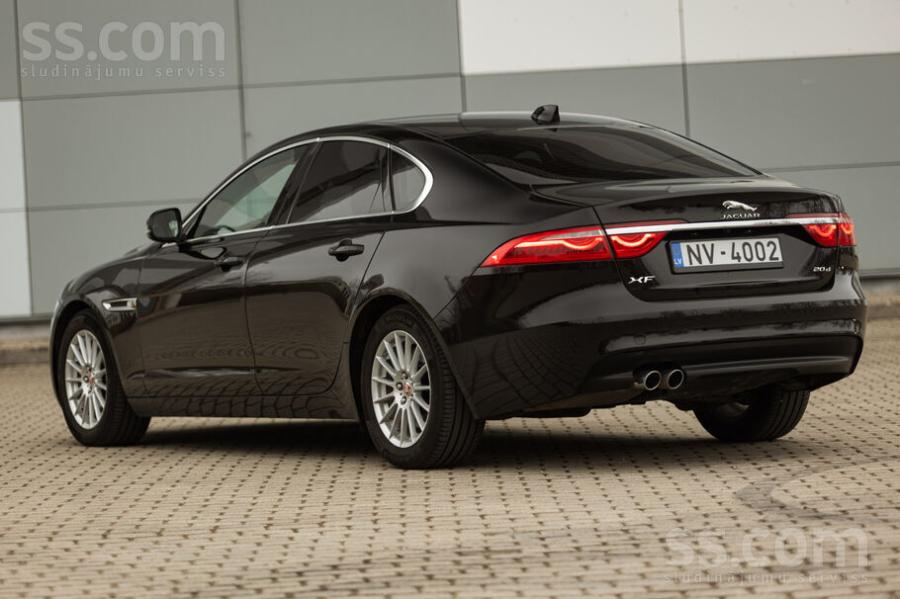 Black Jaguar XF 2017 in Jelgava, with an engine capacity of 2.00 L and mileage of 233 thousand km for 10950 €, photo 7 on AUTOMOTO.COM.LV