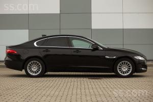Black Jaguar XF 2017 in Jelgava, with an engine capacity of 2.00 L and mileage of 233 thousand km for 10950 €, photo 8 on AUTOMOTO.COM.LV