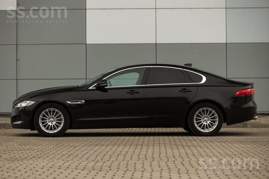 Black Jaguar XF 2017 in Jelgava, with an engine capacity of 2.00 L and mileage of 233 thousand km for 10950 €, photo 9 on AUTOMOTO.COM.LV