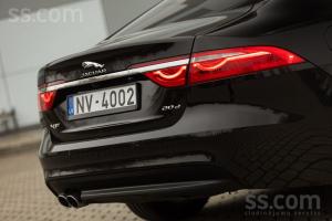 Black Jaguar XF 2017 in Jelgava, with an engine capacity of 2.00 L and mileage of 233 thousand km for 10950 €, photo 10 on AUTOMOTO.COM.LV