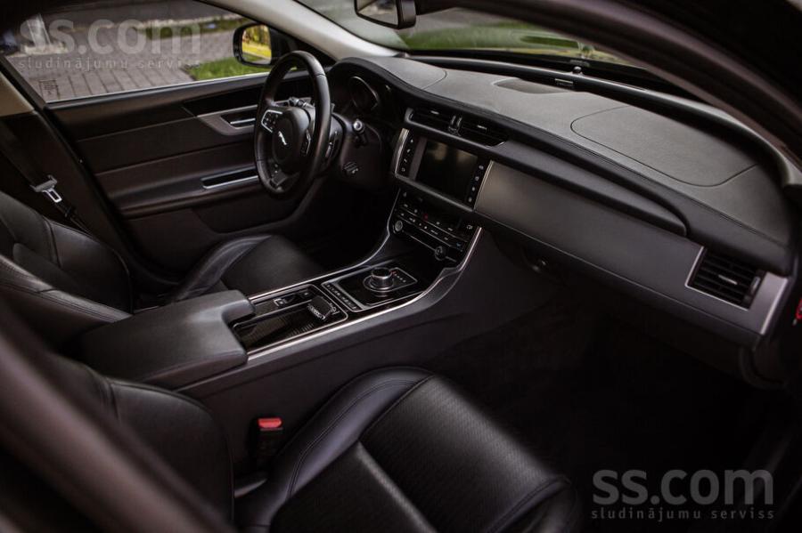 Black Jaguar XF 2017 in Jelgava, with an engine capacity of 2.00 L and mileage of 233 thousand km for 10950 €, photo 12 on AUTOMOTO.COM.LV
