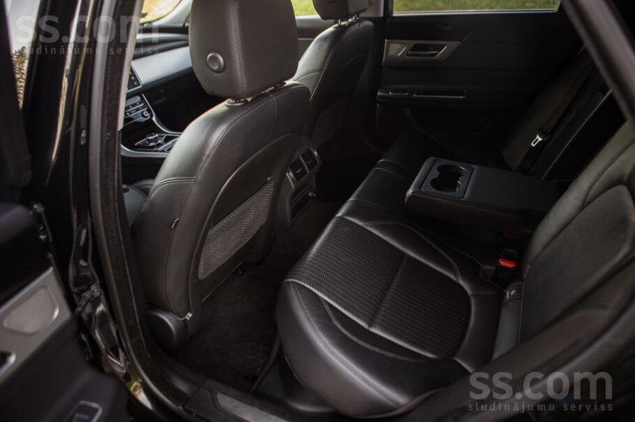 Black Jaguar XF 2017 in Jelgava, with an engine capacity of 2.00 L and mileage of 233 thousand km for 10950 €, photo 13 on AUTOMOTO.COM.LV