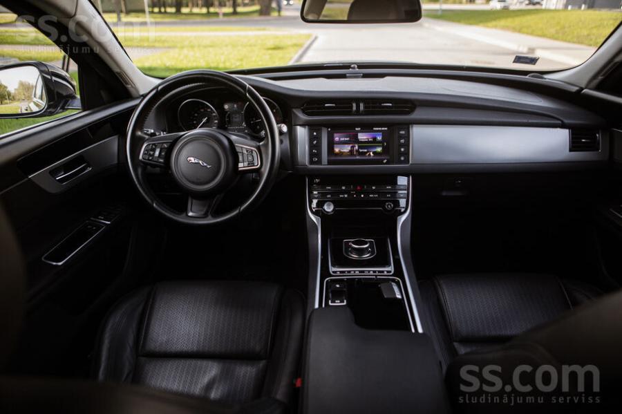 Black Jaguar XF 2017 in Jelgava, with an engine capacity of 2.00 L and mileage of 233 thousand km for 10950 €, photo 14 on AUTOMOTO.COM.LV