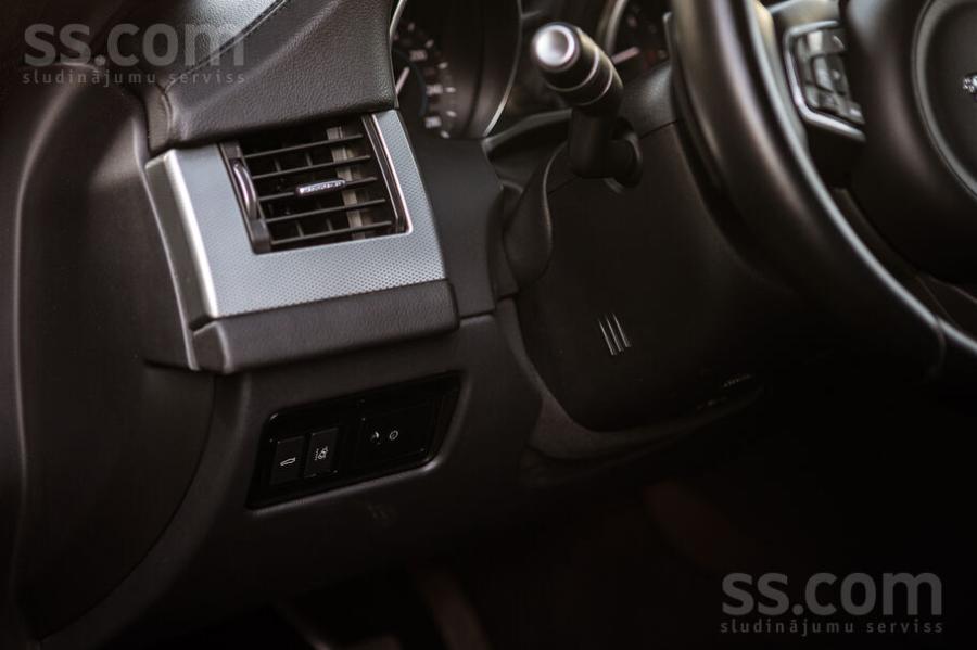 Black Jaguar XF 2017 in Jelgava, with an engine capacity of 2.00 L and mileage of 233 thousand km for 10950 €, photo 18 on AUTOMOTO.COM.LV