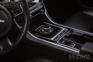 Black Jaguar XF 2017 in Jelgava, with an engine capacity of 2.00 L and mileage of 233 thousand km for 10950 €, photo 19 on AUTOMOTO.COM.LV
