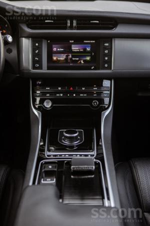 Black Jaguar XF 2017 in Jelgava, with an engine capacity of 2.00 L and mileage of 233 thousand km for 10950 €, photo 20 on AUTOMOTO.COM.LV