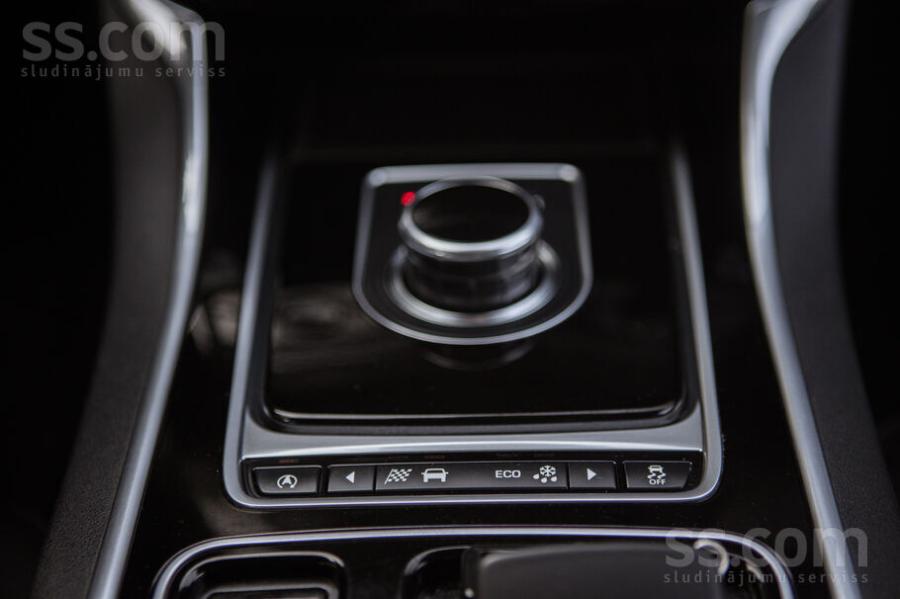 Black Jaguar XF 2017 in Jelgava, with an engine capacity of 2.00 L and mileage of 233 thousand km for 10950 €, photo 21 on AUTOMOTO.COM.LV