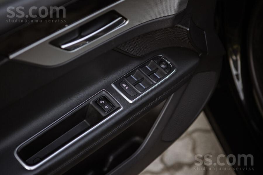 Black Jaguar XF 2017 in Jelgava, with an engine capacity of 2.00 L and mileage of 233 thousand km for 10950 €, photo 25 on AUTOMOTO.COM.LV