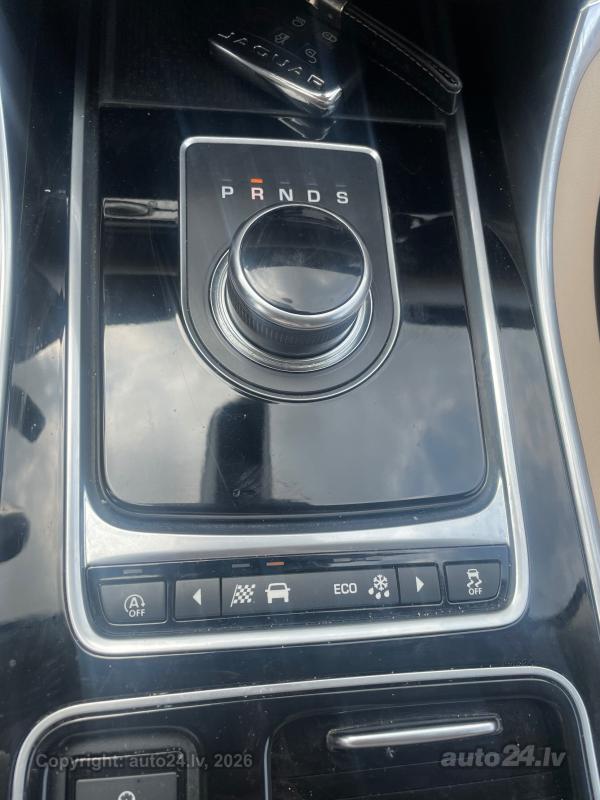 Black Jaguar XF 2017 in Tallinn, with an engine capacity of 2.00 L and mileage of 186 thousand km for 9700 €, photo 10 on AUTOMOTO.COM.LV