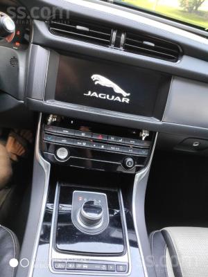 Black Jaguar XF 2017 in Riga, with an engine capacity of 2.00 L and mileage of 202 thousand km for 9900 €, photo 4 on AUTOMOTO.COM.LV