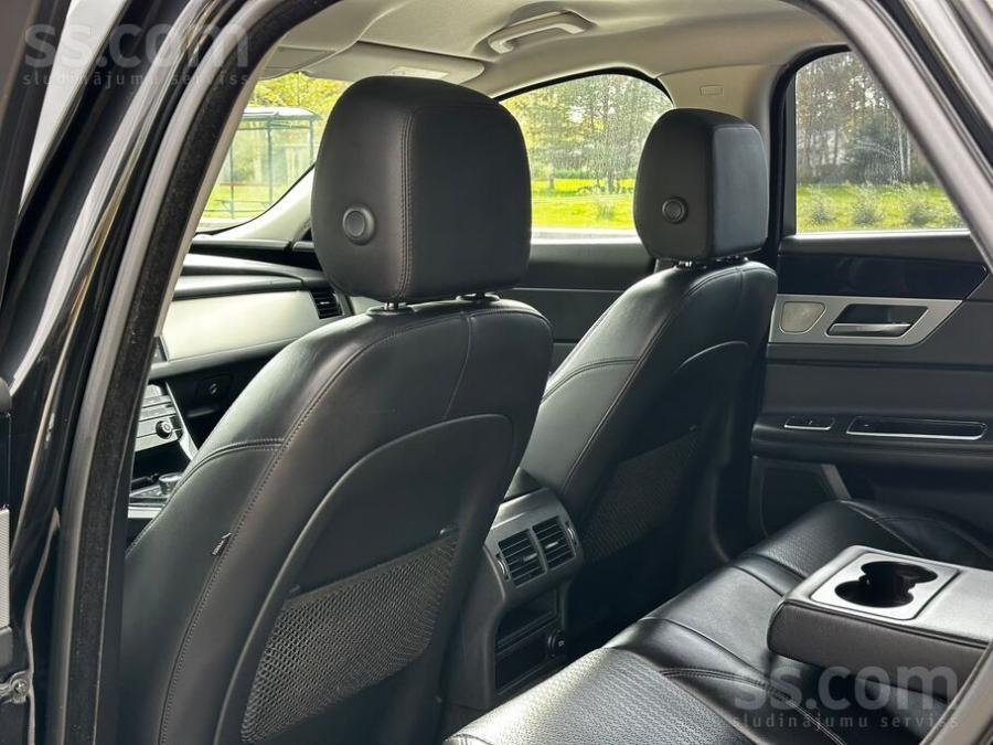Black Jaguar XF 2017 in Jelgava, with an engine capacity of 2.00 L and mileage of 0 thousand km for 10350 €, photo 15 on AUTOMOTO.COM.LV