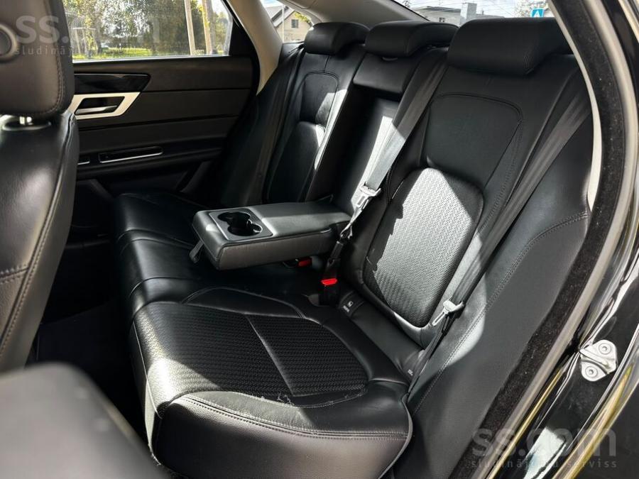 Black Jaguar XF 2017 in Jelgava, with an engine capacity of 2.00 L and mileage of 0 thousand km for 10350 €, photo 16 on AUTOMOTO.COM.LV