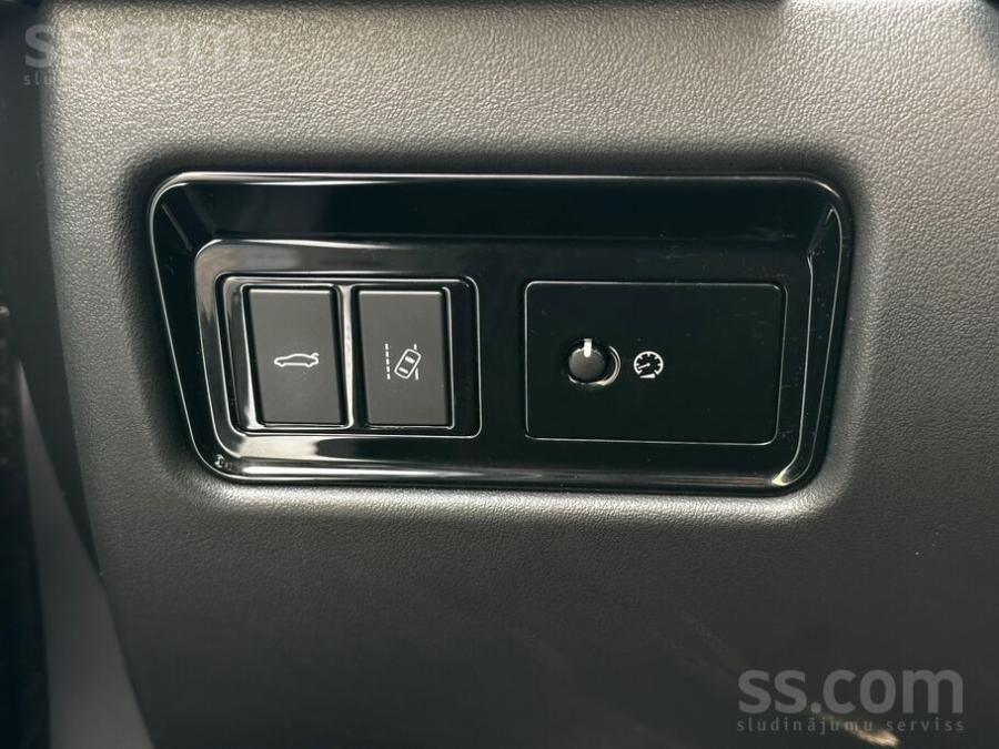 Black Jaguar XF 2017 in Jelgava, with an engine capacity of 2.00 L and mileage of 0 thousand km for 10350 €, photo 19 on AUTOMOTO.COM.LV