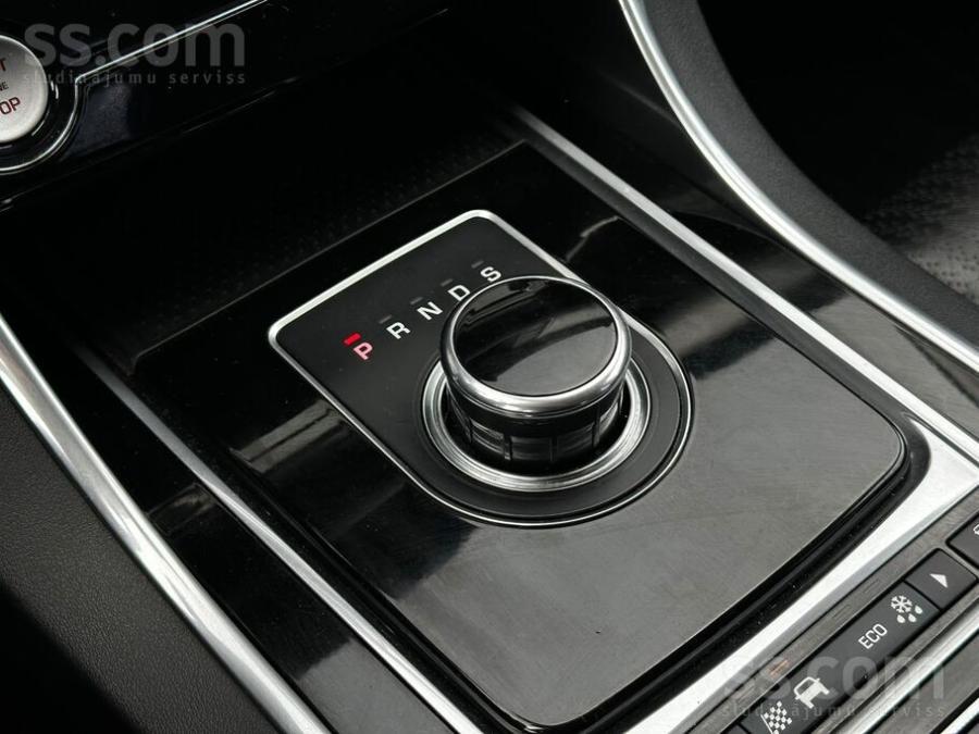 Black Jaguar XF 2017 in Jelgava, with an engine capacity of 2.00 L and mileage of 0 thousand km for 10350 €, photo 28 on AUTOMOTO.COM.LV