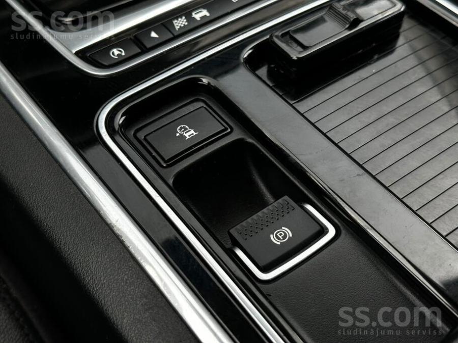 Black Jaguar XF 2017 in Jelgava, with an engine capacity of 2.00 L and mileage of 0 thousand km for 10350 €, photo 30 on AUTOMOTO.COM.LV