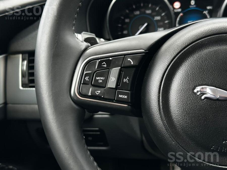 Black Jaguar XF 2017 in Jelgava, with an engine capacity of 2.00 L and mileage of 0 thousand km for 10350 €, photo 32 on AUTOMOTO.COM.LV