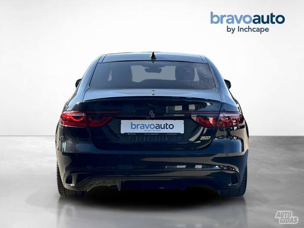 Black Jaguar XF 2023 in Kaunas, with an engine capacity of 2.00 L and mileage of 28 thousand km for 34971 €, photo 5 on AUTOMOTO.COM.LV
