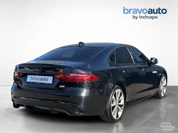 Black Jaguar XF 2023 in Kaunas, with an engine capacity of 2.00 L and mileage of 28 thousand km for 34971 €, photo 6 on AUTOMOTO.COM.LV