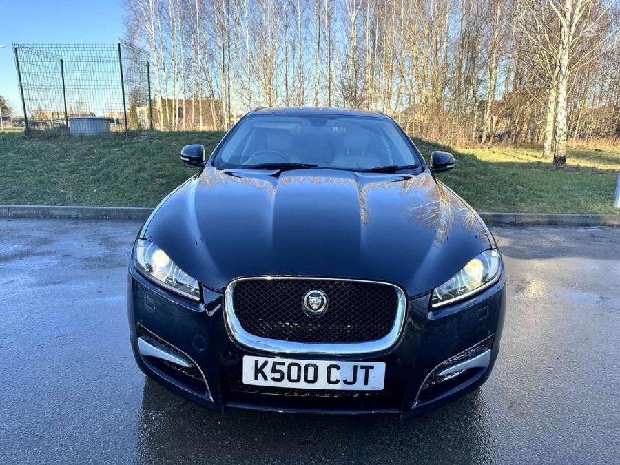 Black Jaguar XF 2013 in Rokiskis, with an engine capacity of 2.99 L and mileage of 242 thousand km for 3800 €, photo 3 on AUTOMOTO.COM.LV