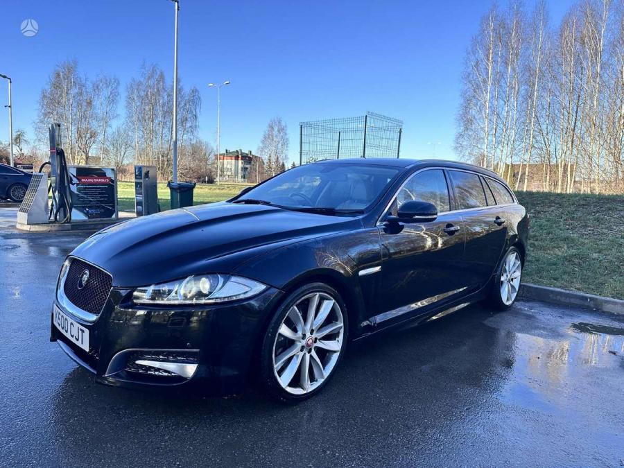 Black Jaguar XF 2013 in Rokiskis, with an engine capacity of 2.99 L and mileage of 242 thousand km for 3800 €, photo 4 on AUTOMOTO.COM.LV