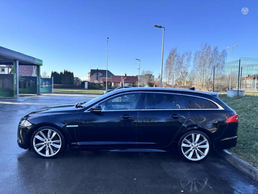 Black Jaguar XF 2013 in Rokiskis, with an engine capacity of 2.99 L and mileage of 242 thousand km for 3800 €, photo 5 on AUTOMOTO.COM.LV