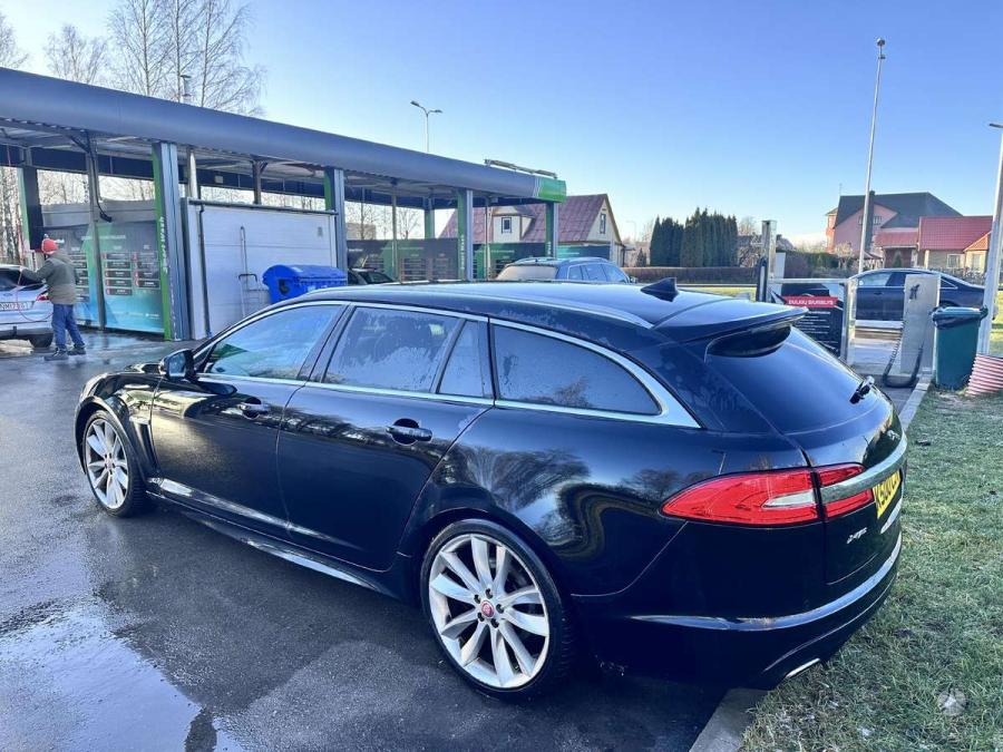 Black Jaguar XF 2013 in Rokiskis, with an engine capacity of 2.99 L and mileage of 242 thousand km for 3800 €, photo 7 on AUTOMOTO.COM.LV