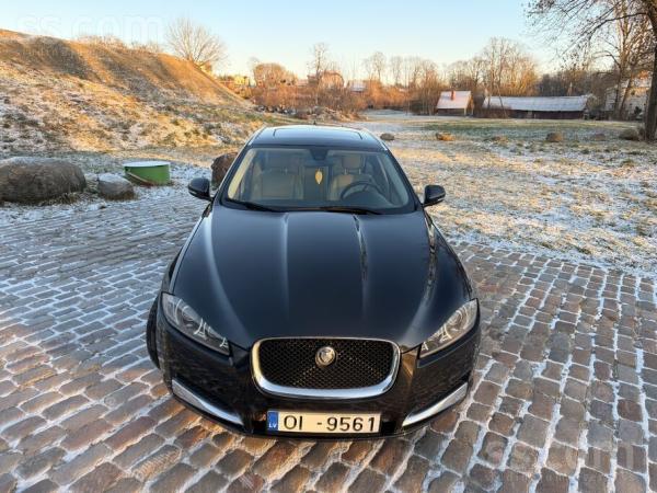 Black Jaguar XF 2013 in Rezekne, with an engine capacity of 3.00 L and mileage of 0 thousand km for 9350 €, photo 8 on AUTOMOTO.COM.LV