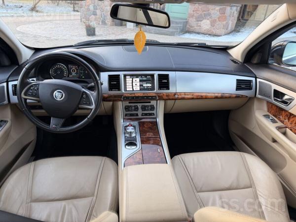 Black Jaguar XF 2013 in Rezekne, with an engine capacity of 3.00 L and mileage of 0 thousand km for 9350 €, photo 9 on AUTOMOTO.COM.LV