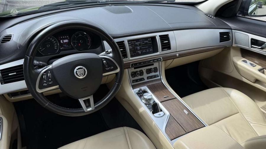 Melns Jaguar XF 2013 Kauņa, ar dzinēja tilpumu 2.18 L un nobraukumu 290 tūkst. km par 5800 €, foto 12 vietnē AUTOMOTO.COM.LV