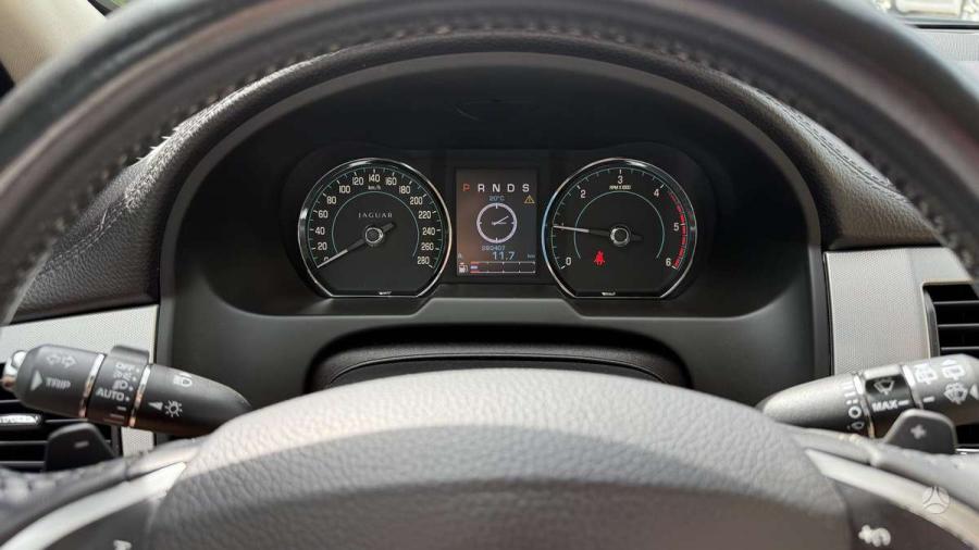 Melns Jaguar XF 2013 Kauņa, ar dzinēja tilpumu 2.18 L un nobraukumu 290 tūkst. km par 5800 €, foto 19 vietnē AUTOMOTO.COM.LV