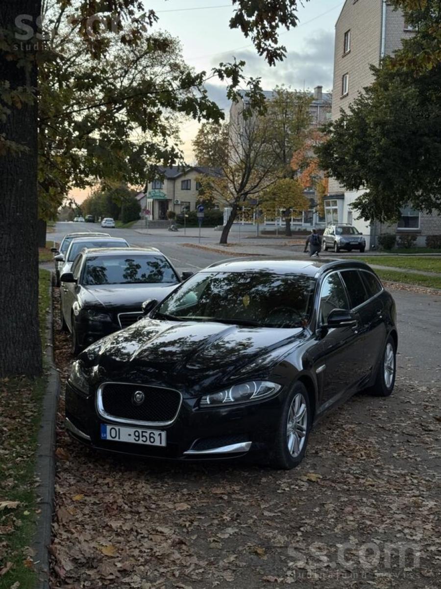 Black Jaguar XF 2013 in Rezekne, with an engine capacity of 3.00 L and mileage of 350 thousand km for 4250 €, photo 13 on AUTOMOTO.COM.LV
