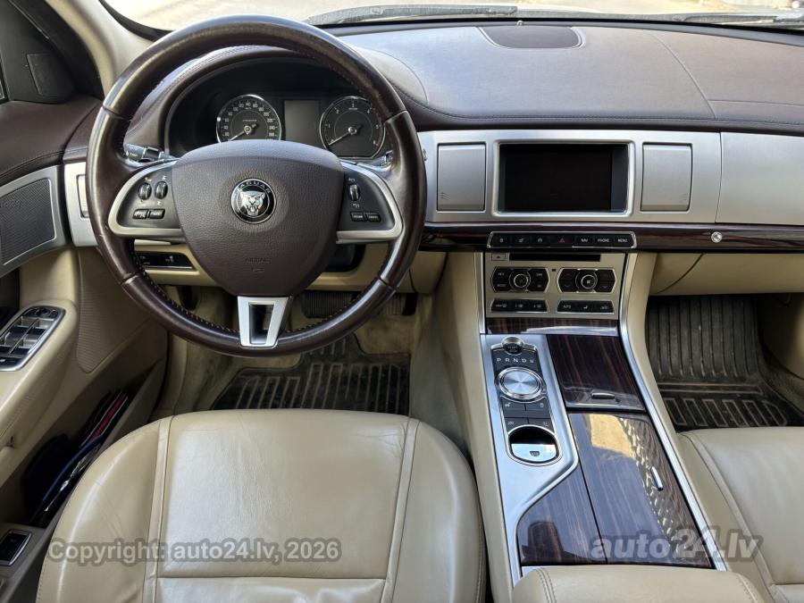Melns Jaguar XF 2014 Tallina, ar dzinēja tilpumu 3.00 L un nobraukumu 212 tūkst. km par 6999 €, foto 6 vietnē AUTOMOTO.COM.LV