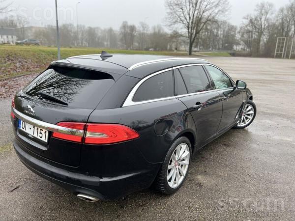 Black Jaguar XF 2015 in Jekabpils, with an engine capacity of 2.20 L and mileage of 210 thousand km for 8100 €, photo 2 on AUTOMOTO.COM.LV