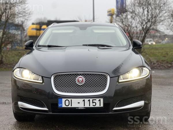 Black Jaguar XF 2015 in Jekabpils, with an engine capacity of 2.20 L and mileage of 210 thousand km for 8100 €, photo 4 on AUTOMOTO.COM.LV