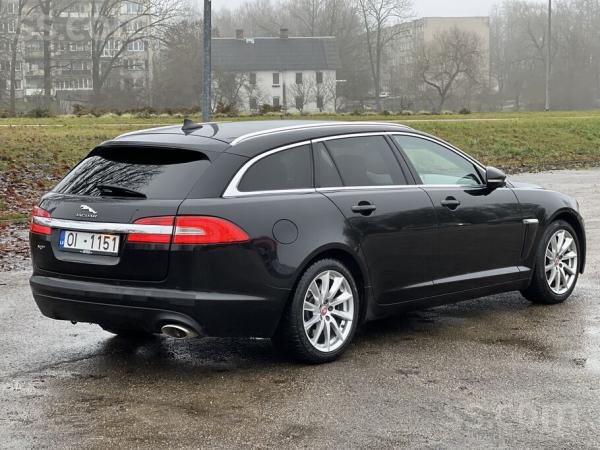 Black Jaguar XF 2015 in Jekabpils, with an engine capacity of 2.20 L and mileage of 210 thousand km for 8100 €, photo 7 on AUTOMOTO.COM.LV