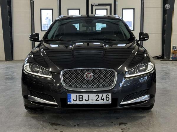 Black Jaguar XF 2015 in Marijampole, with an engine capacity of 2.18 L and mileage of 230 thousand km for 7999 €, photo 3 on AUTOMOTO.COM.LV