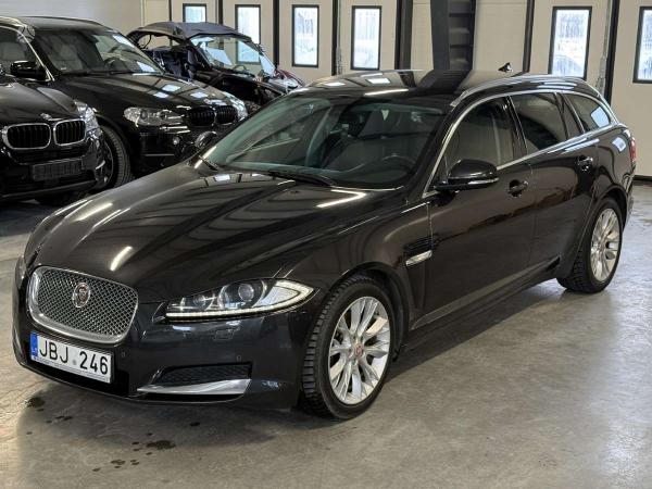 Black Jaguar XF 2015 in Marijampole, with an engine capacity of 2.18 L and mileage of 230 thousand km for 7999 €, photo 9 on AUTOMOTO.COM.LV