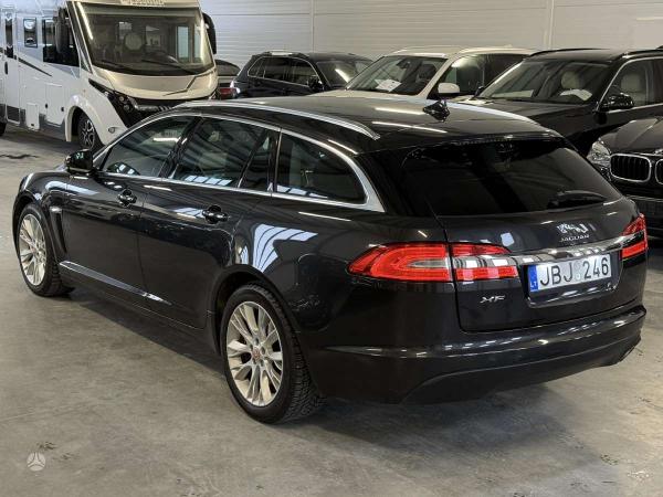 Black Jaguar XF 2015 in Marijampole, with an engine capacity of 2.18 L and mileage of 230 thousand km for 7999 €, photo 10 on AUTOMOTO.COM.LV