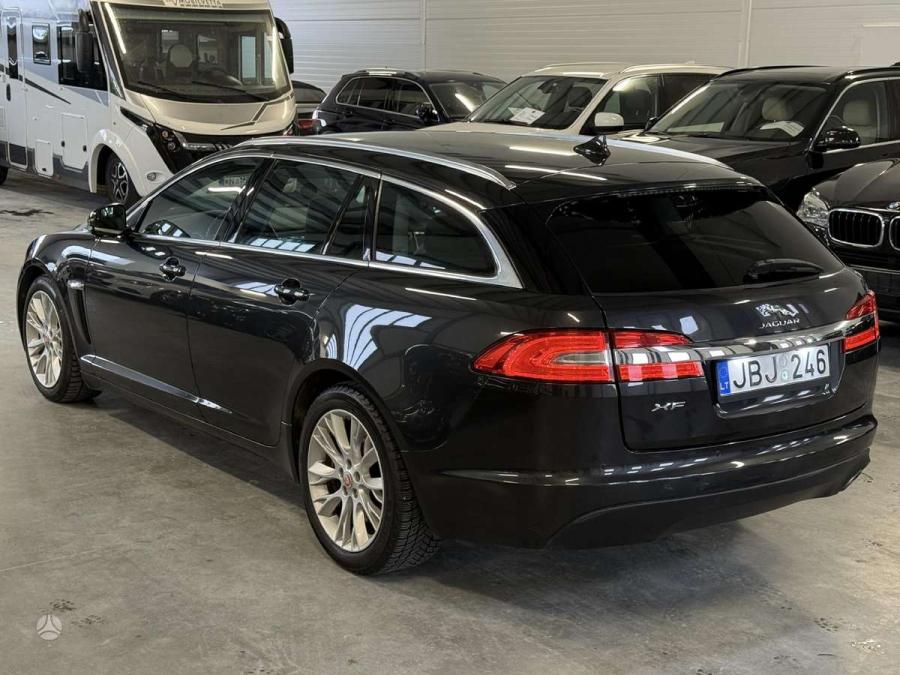 Black Jaguar XF 2015 in Marijampole, with an engine capacity of 2.18 L and mileage of 230 thousand km for 7999 €, photo 10 on AUTOMOTO.COM.LV
